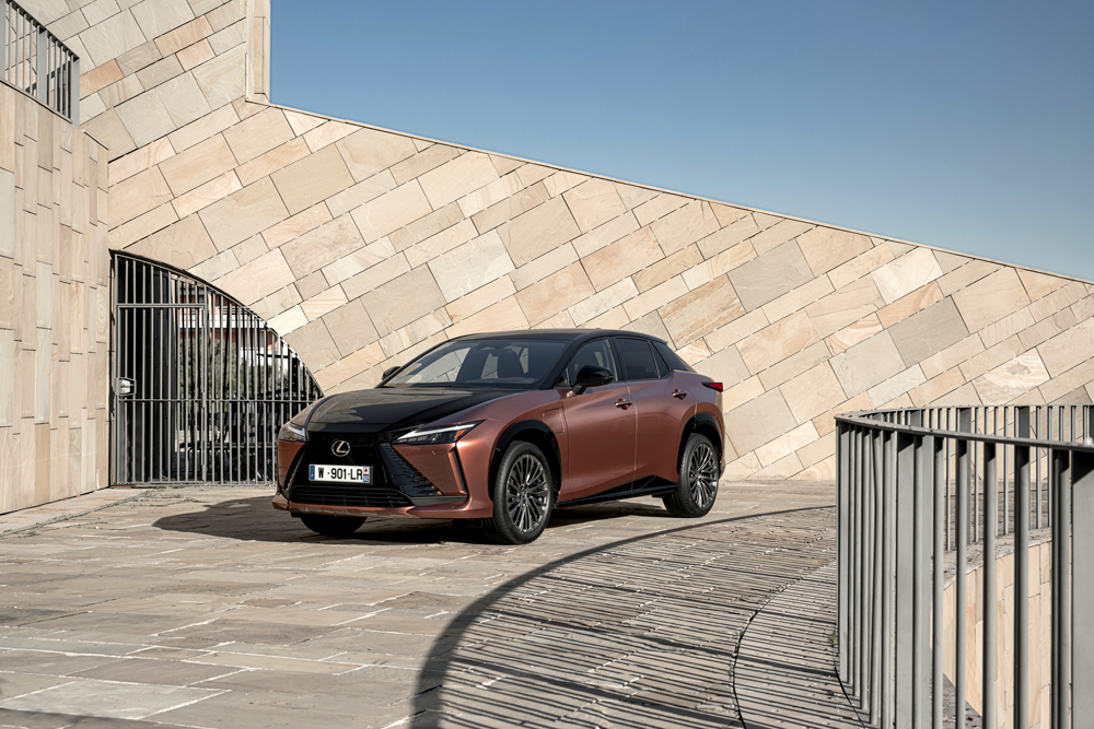 Prov: Lexus RZ 450e – utmärkt men törstig elbil - Elbilen