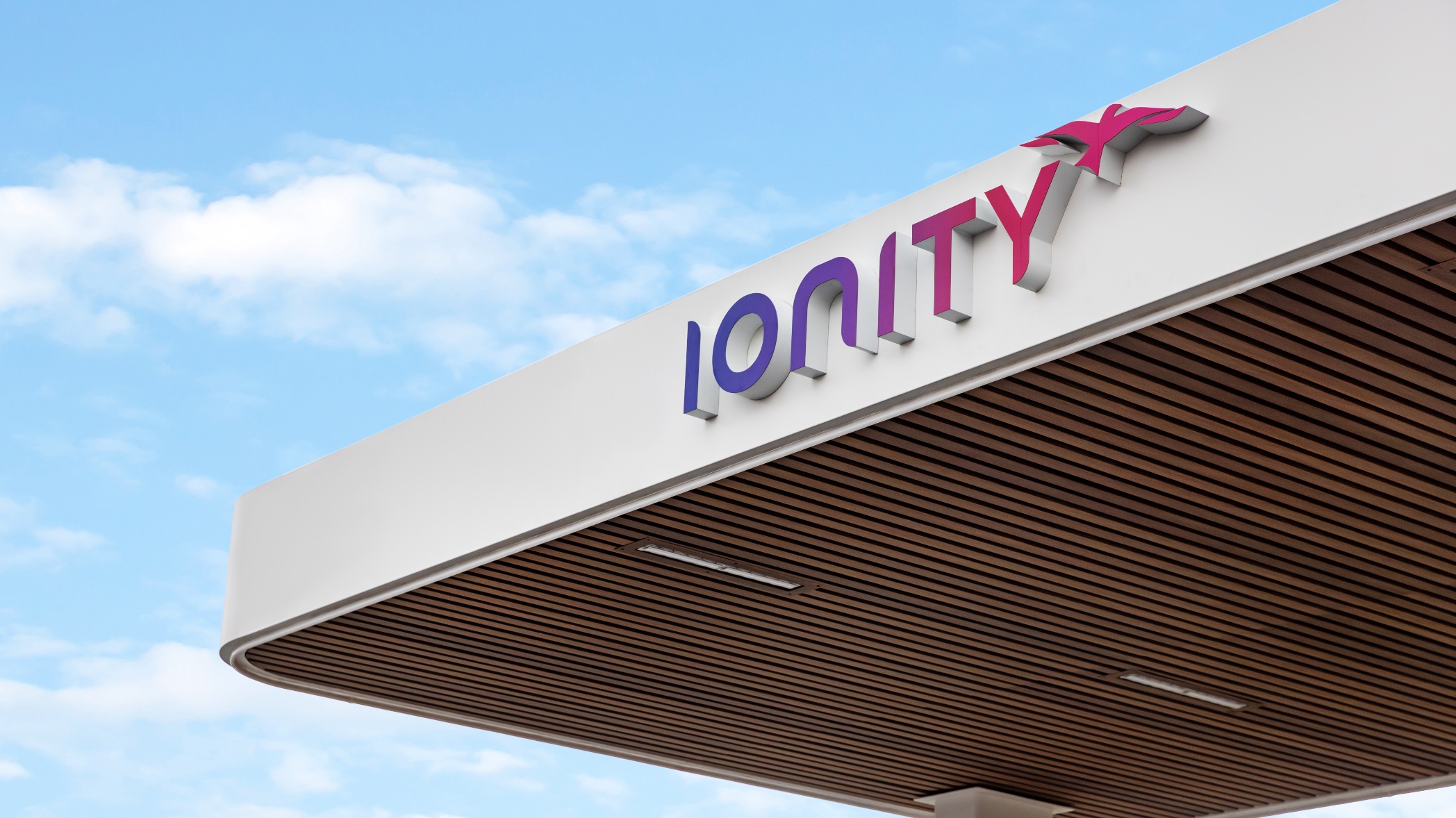 Nu kan du ladda hos Ionity under tak - Elbilen